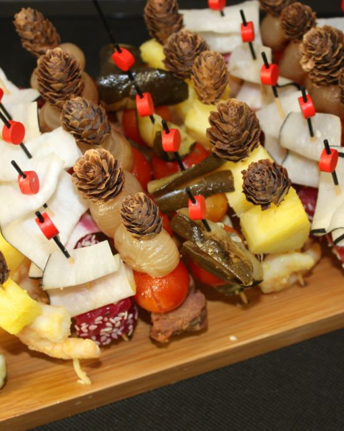 BROCHETTE SALEE SAUMON GRAVLAX ET RADIS NOIR | DELBE TRAITEUR